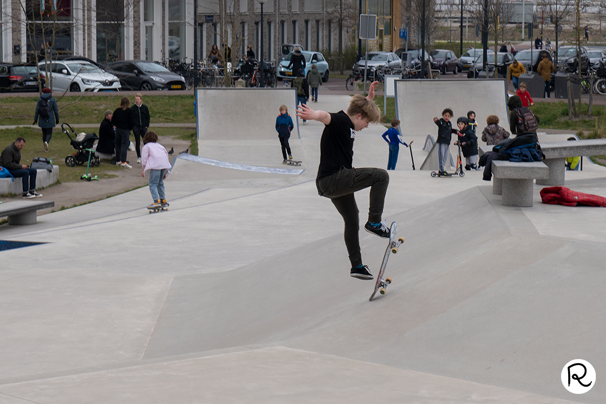 A Beginner's Guide to Excelling in Skateboarding - Rippedlaces